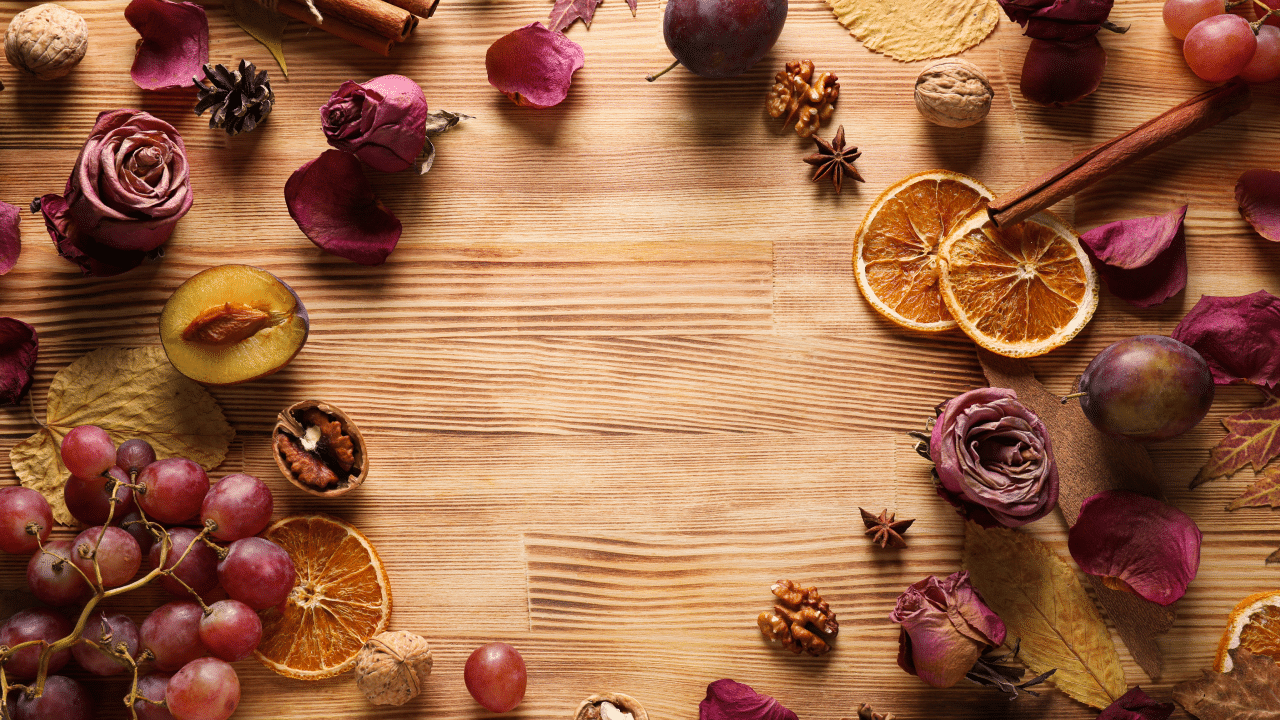 Choosing the Best Autumn/Winter Scents for Your Home